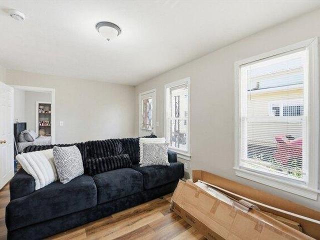 house with 1 bedroom, Chicopee MA ES103496900