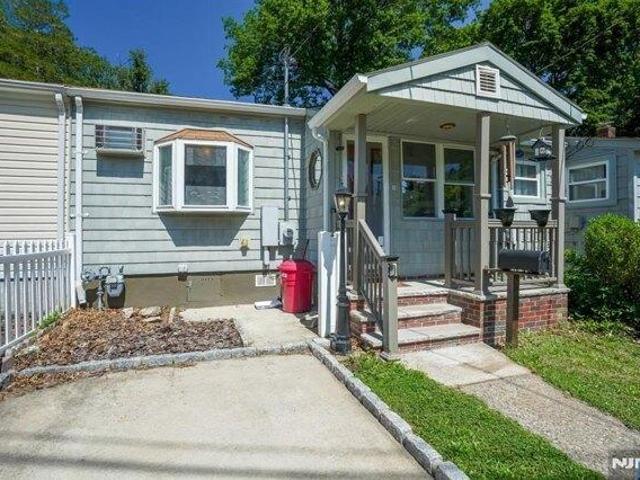 house with 1 bedroom, Clifton NJ DS104264313