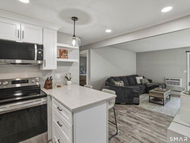 house with 1 bedroom, Cromwell CT DLS101999903