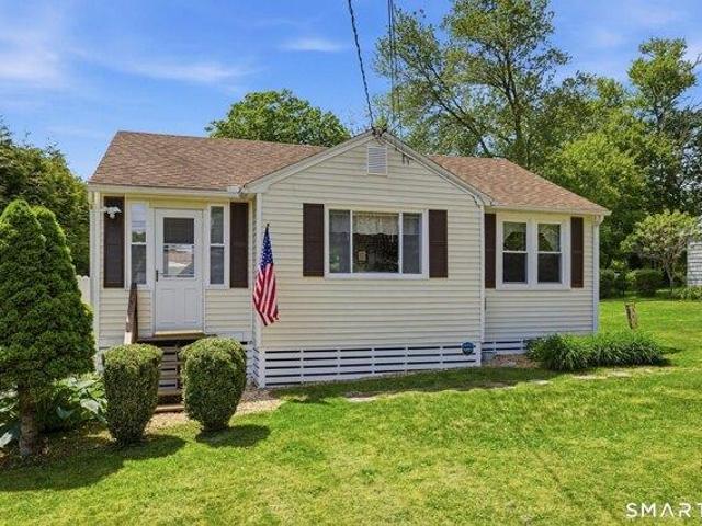 house with 1 bedroom, East Haddam CT DLS103102503