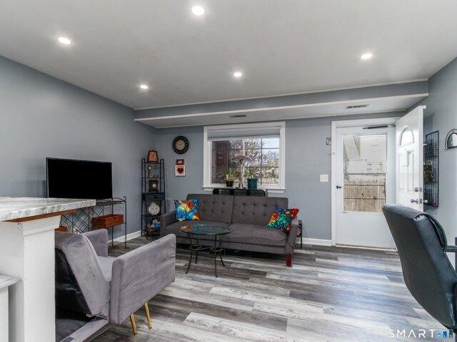 house with 1 bedroom, East Haven CT ES105113962