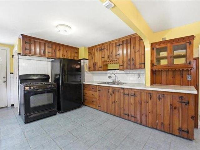 house with 1 bedroom, East Providence RI ES103250760