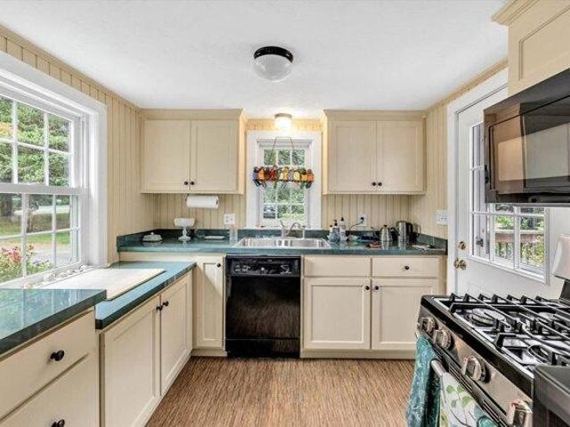 house with 1 bedroom, East Sandwich MA ES104263908