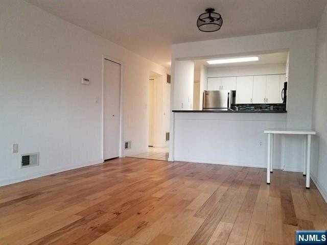 house with 1 bedroom, Edgewater NJ ES104153074