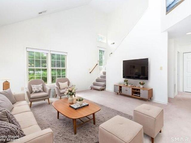 house with 1 bedroom, Glastonbury CT ES104921850