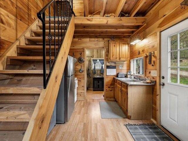 house with 1 bedroom, Greenfield NH ES104236192