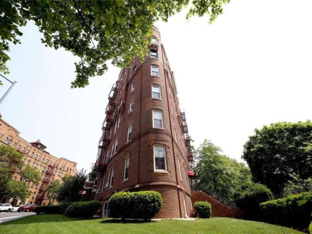 house with 1 bedroom, Kew Gardens NY DLS72692253