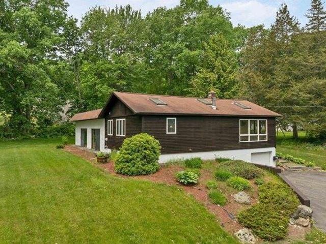 house with 1 bedroom, Laconia NH DS103221390
