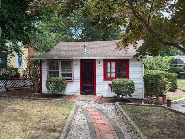 house with 1 bedroom, Lake Grove NY ES104901226