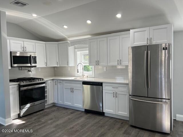 house with 1 bedroom, Laurence Harbor NJ DLS102798457