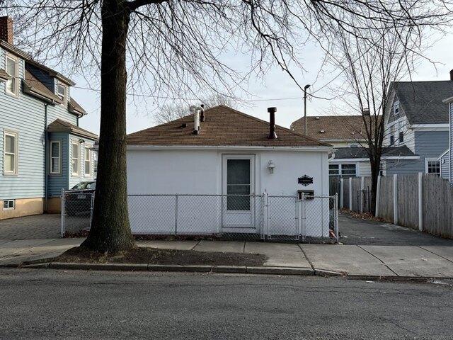 house with 1 bedroom, Lynn MA DS104114323