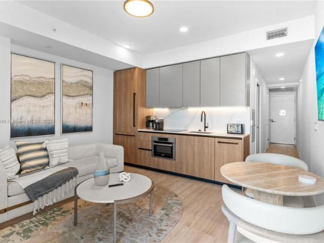 house with 1 bedroom, Miami Beach FL FL DLS102243979