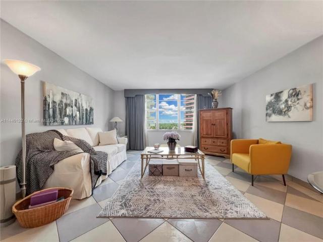 house with 1 bedroom, Miami Beach FL FL DLS102244855