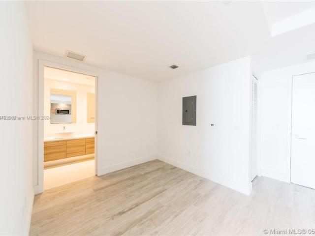 house with 1 bedroom, Miami FL FL DS102659633