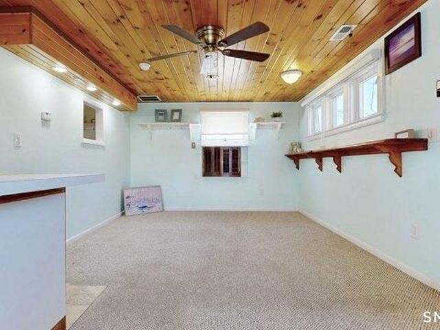 house with 1 bedroom, Milford CT ES104151355