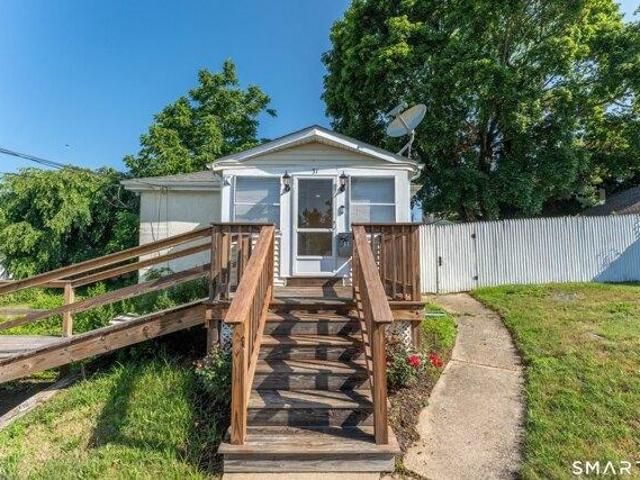 house with 1 bedroom, New London CT ES104512187