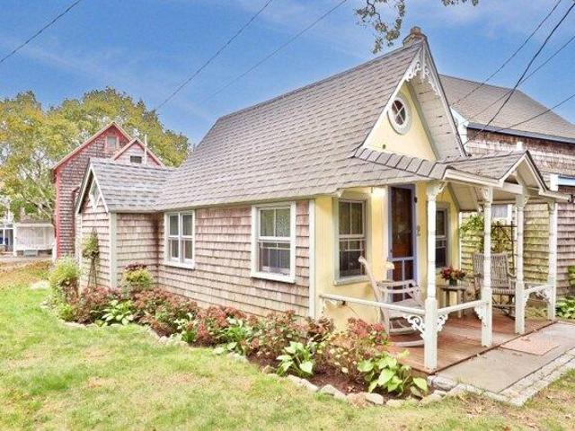house with 1 bedroom, Oak Bluffs MA DS102370956