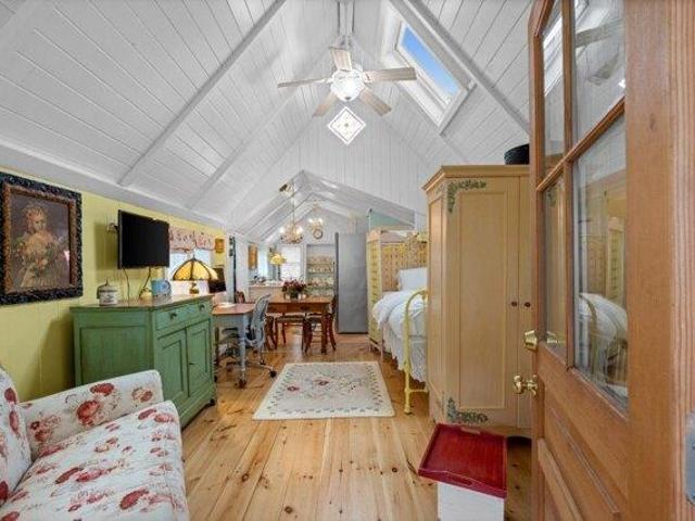house with 1 bedroom, Oak Bluffs MA ES103928643