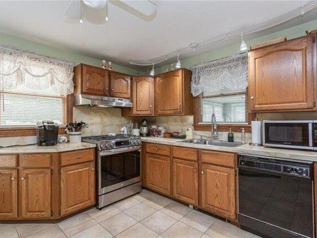 house with 1 bedroom, Pawtucket RI DS104263583