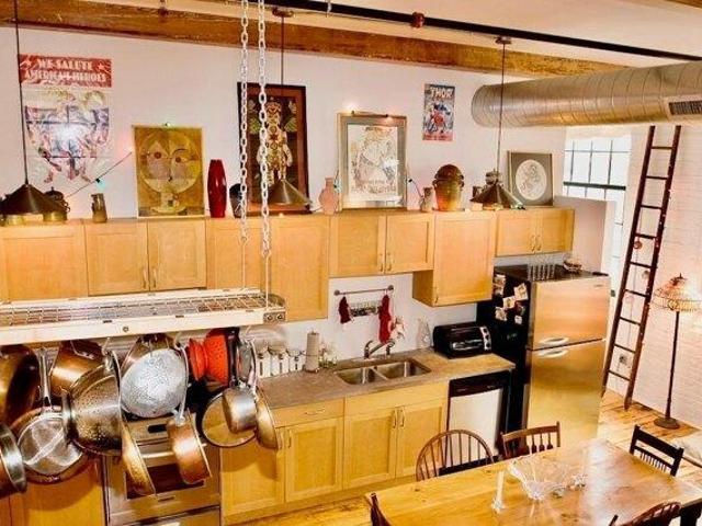 house with 1 bedroom, Pawtucket RI ES103102272