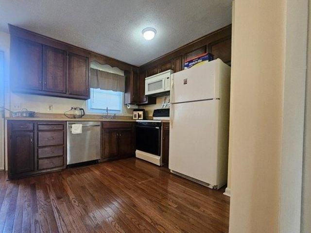 house with 1 bedroom, South Windsor CT ES105123758