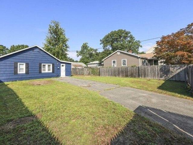 house with 1 bedroom, Springfield MA ES104835920
