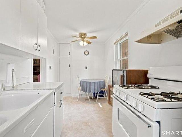 house with 1 bedroom, Stamford CT ES104237142