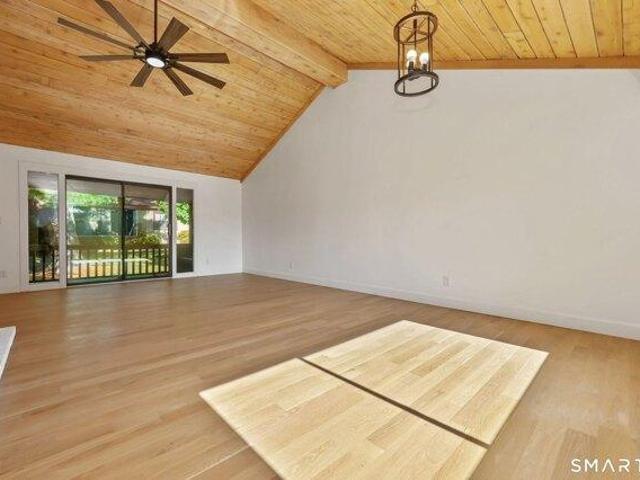 house with 1 bedroom, Stratford CT DLS102216940