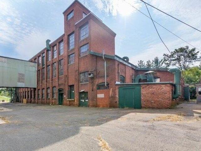 house with 25 bedroom, Chicopee MA ES104115414