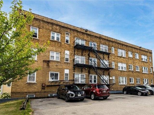 house with 26 bedroom, Rochester NY ES103626362