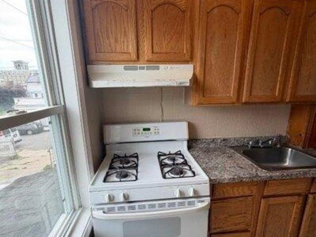 house with 21 bedroom, Fall River MA ES105093389