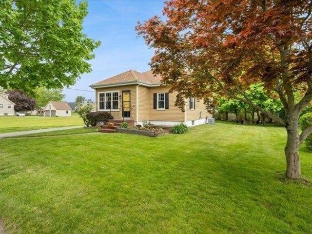 house with 2 bedroom, Taunton MA ES102823660