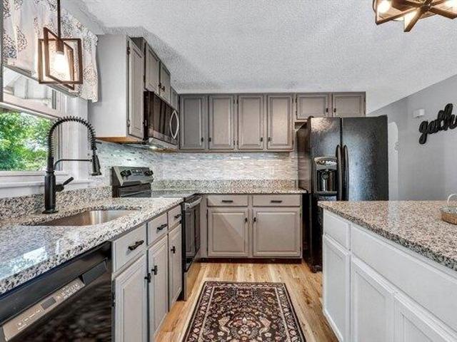 house with 2 bedroom, Tewksbury MA ES103432404