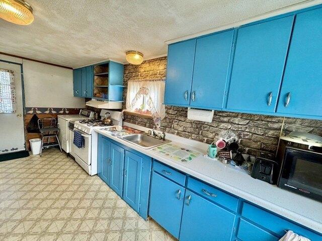 house with 2 bedroom, Tewksbury MA ES105352220
