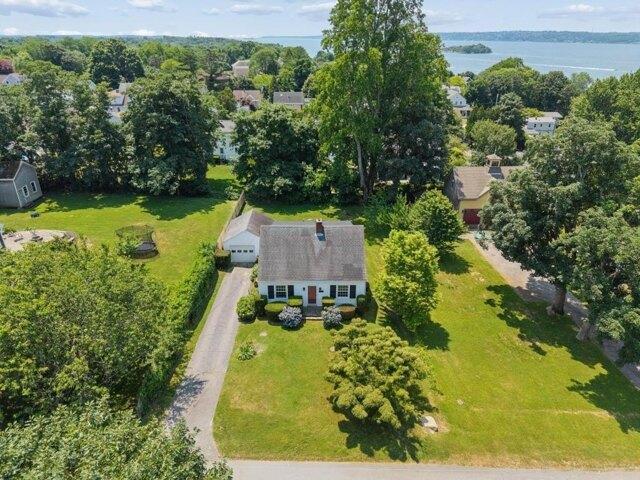 house with 2 bedroom, Tiverton RI ES104297524