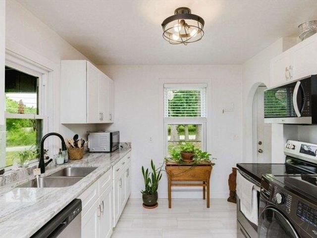 house with 2 bedroom, Tiverton RI ES104351319