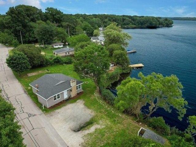 house with 2 bedroom, Tiverton RI ES104570157