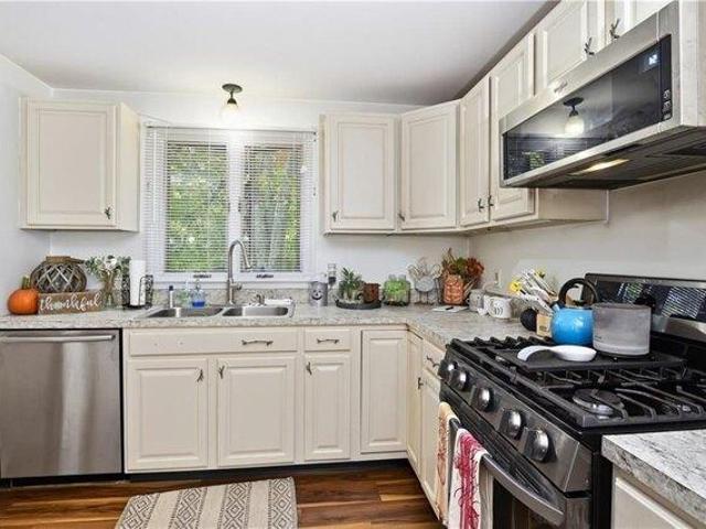 house with 2 bedroom, Tiverton RI ES105173391