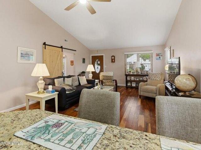 house with 2 bedroom, Toms River NJ DLS101632234