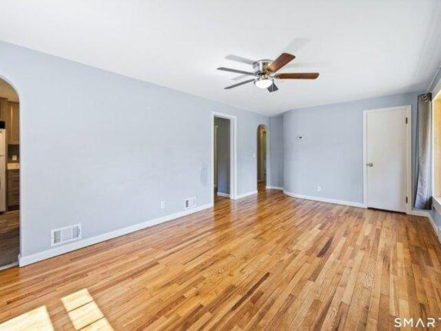 house with 2 bedroom, Torrington CT ES105127300