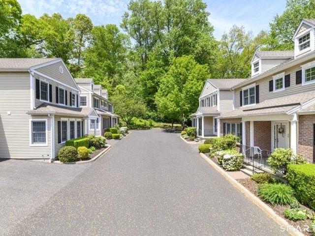 house with 2 bedroom, Trumbull CT ES104075082
