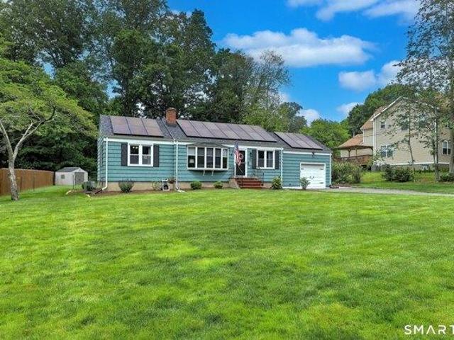 house with 2 bedroom, Trumbull CT ES104113478