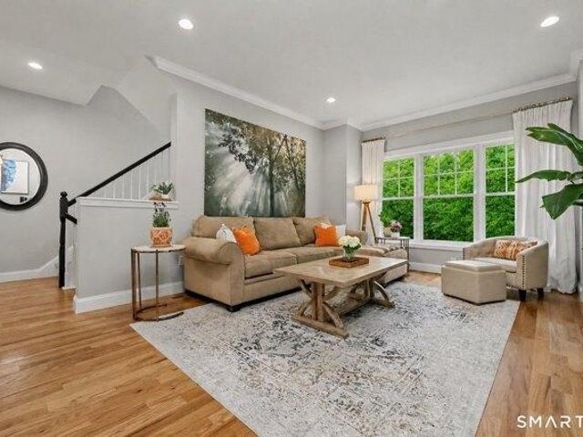 house with 2 bedroom, Trumbull CT ES104114914