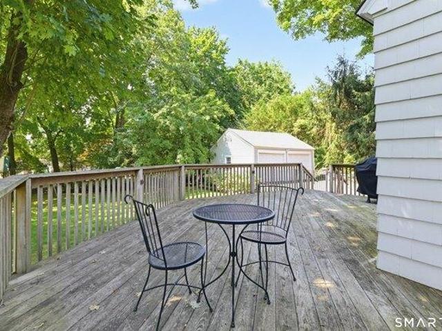 house with 2 bedroom, Trumbull CT ES105144096