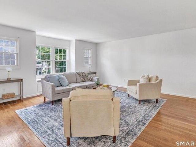 house with 2 bedroom, Trumbull CT ES105126648