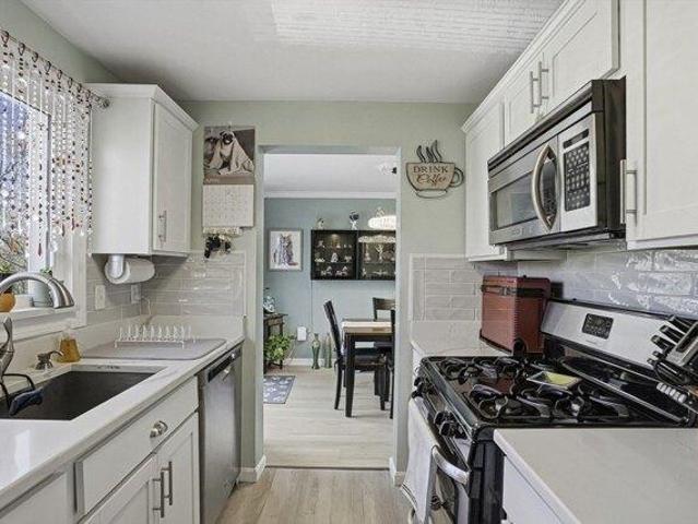 house with 2 bedroom, Uxbridge MA ES105041305