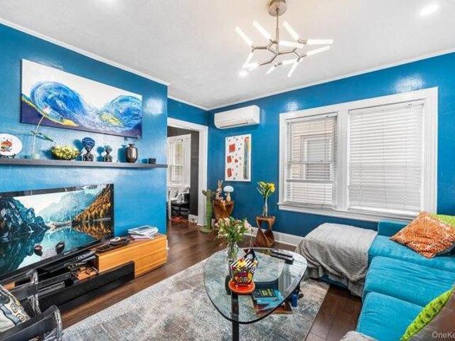 house with 2 bedroom, Valley Stream NY ES103602752