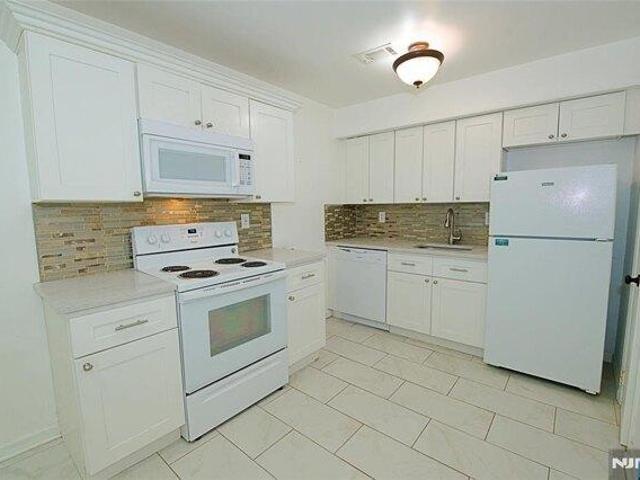 house with 2 bedroom, Vernon NJ DS102475907