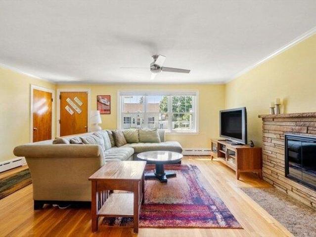 house with 2 bedroom, Waltham MA ES105144502
