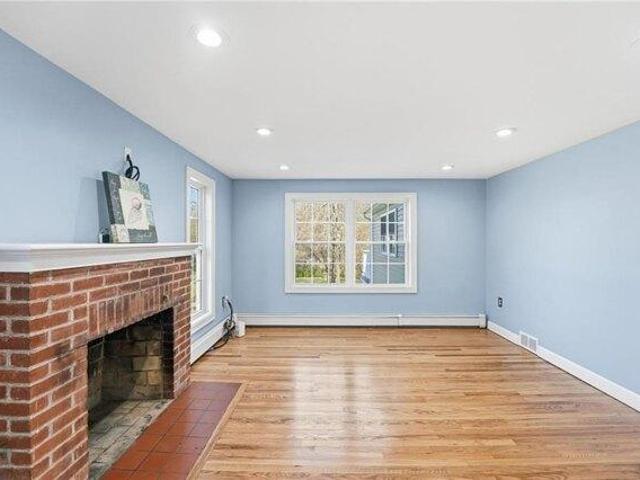 house with 2 bedroom, Warwick RI DLS102724340